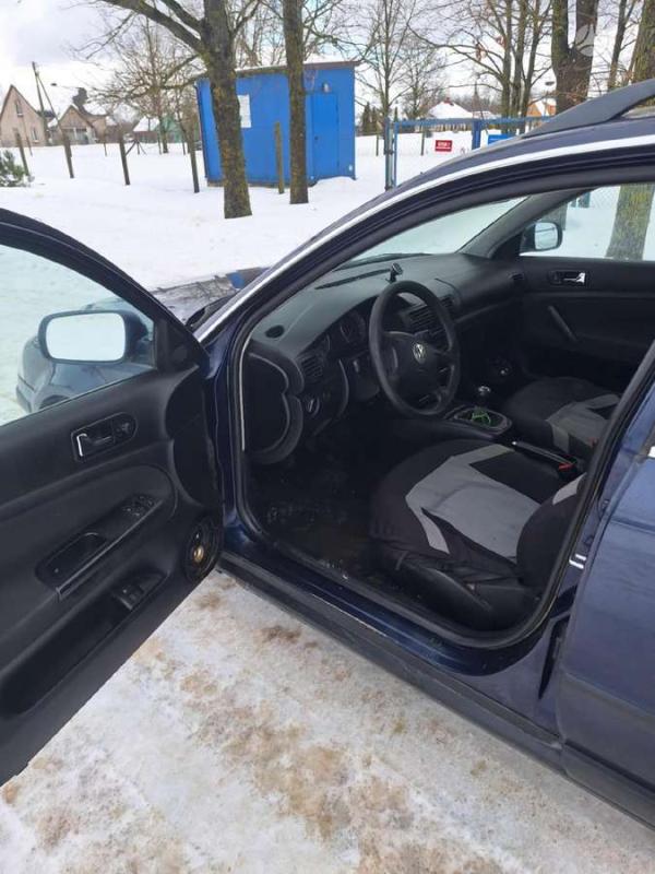 Zils Volkswagen Passat 2001 Jurbarkas, ar dzinēja tilpumu 1.90 L un nobraukumu 447 tūkst. km par 980 €, foto 8 vietnē AUTOMOTO.COM.LV