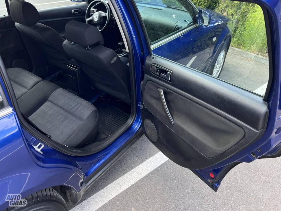 Blue Volkswagen Passat 2001 in Alytus, with an engine capacity of 1.90 L and mileage of 495 thousand km for 1799 €, photo 25 on AUTOMOTO.COM.LV