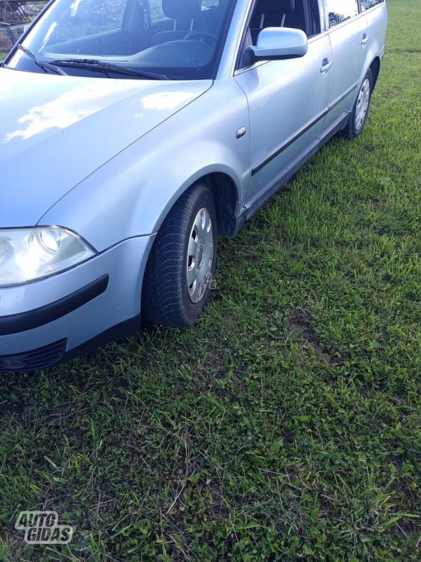 Blue Volkswagen Passat 2001 in Marijampole, with an engine capacity of 1.90 L and mileage of 373 thousand km for 1000 €, photo 3 on AUTOMOTO.COM.LV