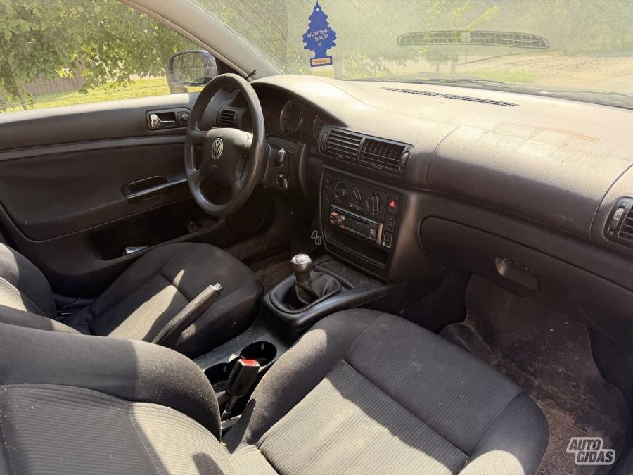 Blue Volkswagen Passat 2001 in Telschi, with an engine capacity of 1.90 L and mileage of 340 thousand km for 500 €, photo 10 on AUTOMOTO.COM.LV