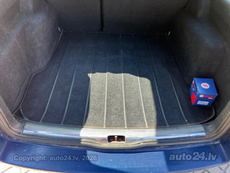 Zils Volkswagen Passat 2001 Tallina, ar dzinēja tilpumu 1.90 L un nobraukumu 0 tūkst. km par 1999 €, foto 13 vietnē AUTOMOTO.COM.LV