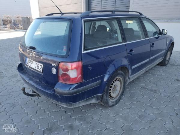 Blue Volkswagen Passat 2002 in Kaunas, with an engine capacity of 1.90 L and mileage of 346 thousand km for 600 €, photo 3 on AUTOMOTO.COM.LV