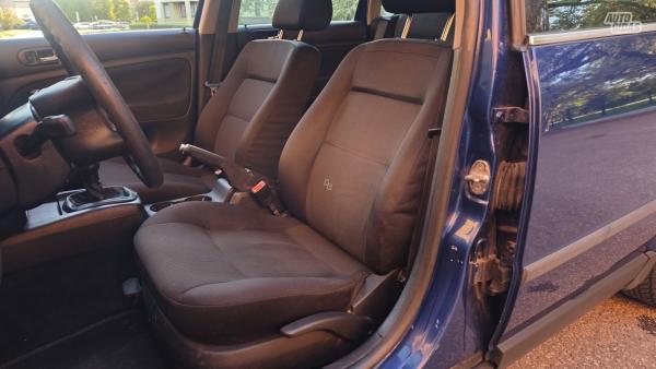 Blue Volkswagen Passat 2002 in Alytus, with an engine capacity of 1.90 L and mileage of 390 thousand km for 1850 €, photo 9 on AUTOMOTO.COM.LV