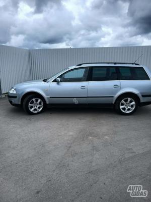 Zils Volkswagen Passat 2002 Pasvalys, ar dzinēja tilpumu 1.90 L un nobraukumu 390 tūkst. km par 1400 €, foto  vietnē AUTOMOTO.COM.LV