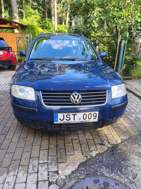 Volkswagen Passat 2002 in Vilnius on AUTOMOTO.COM.LV Blue Volkswagen Passat 2002 in Vilnius, with an engine capacity of 1.90 L and mileage of 212 thousand km for 1500 €, photo 4 on AUTOMOTO.COM.LV