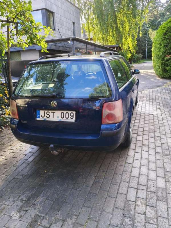 Volkswagen Passat 2002 in Vilnius on AUTOMOTO.COM.LV Blue Volkswagen Passat 2002 in Vilnius, with an engine capacity of 1.90 L and mileage of 212 thousand km for 1500 €, photo 6 on AUTOMOTO.COM.LV