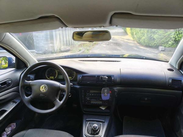 Volkswagen Passat 2002 in Vilnius on AUTOMOTO.COM.LV Blue Volkswagen Passat 2002 in Vilnius, with an engine capacity of 1.90 L and mileage of 212 thousand km for 1500 €, photo 10 on AUTOMOTO.COM.LV