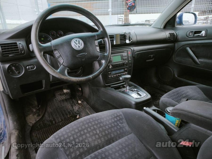 Blue Volkswagen Passat 2003 in Tartu, with an engine capacity of 1.90 L and mileage of 411 thousand km for 1299 €, photo 9 on AUTOMOTO.COM.LV