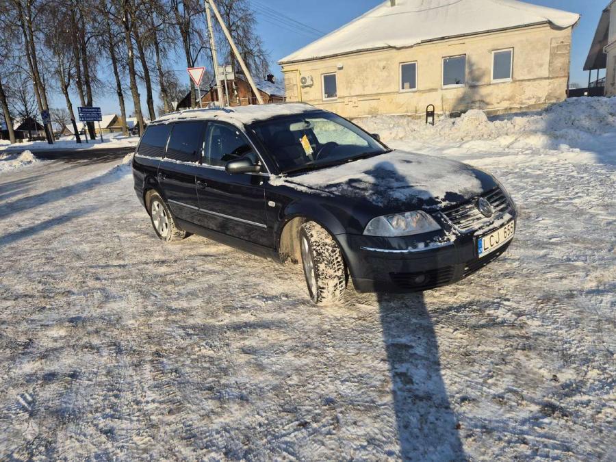 Blue Volkswagen Passat 2003 in Kaisiadorys, with an engine capacity of 1.90 L and mileage of 374 thousand km for 1480 €, photo 3 on AUTOMOTO.COM.LV