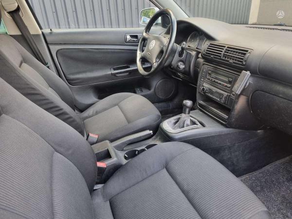 Blue Volkswagen Passat 2003 in Kaunas, with an engine capacity of 1.90 L and mileage of 341 thousand km for 999 €, photo 5 on AUTOMOTO.COM.LV