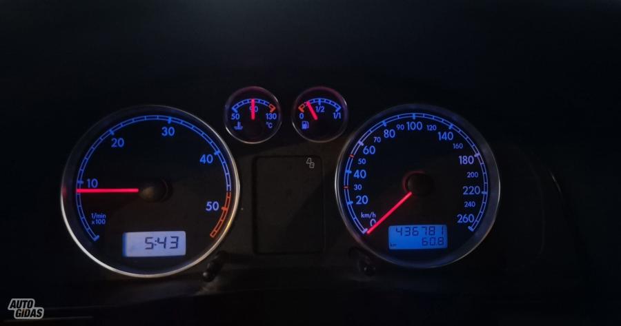 Zils Volkswagen Passat 2003 Alīta, ar dzinēja tilpumu 1.90 L un nobraukumu 437 tūkst. km par 1650 €, foto 13 vietnē AUTOMOTO.COM.LV