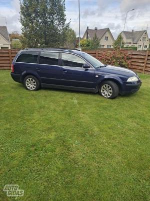 Blue Volkswagen Passat 2003 in Vilnius, with an engine capacity of 1.60 L and mileage of 284 thousand km for 1100 €, photo 3 on AUTOMOTO.COM.LV