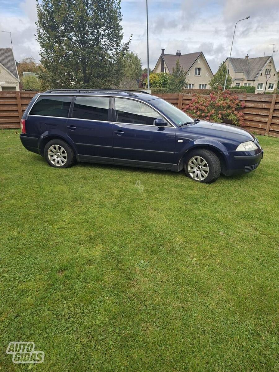 Blue Volkswagen Passat 2003 in Vilnius, with an engine capacity of 1.60 L and mileage of 284 thousand km for 1100 €, photo 3 on AUTOMOTO.COM.LV