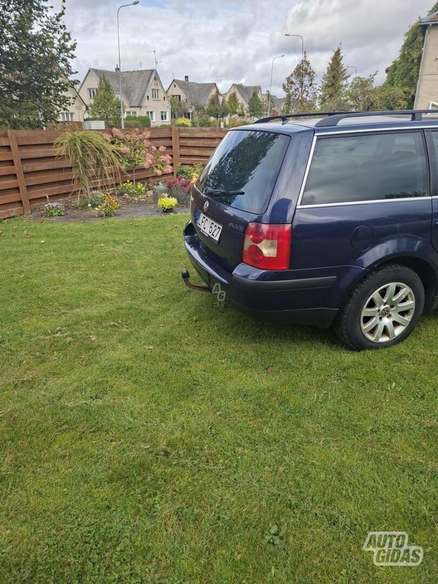 Blue Volkswagen Passat 2003 in Vilnius, with an engine capacity of 1.60 L and mileage of 284 thousand km for 1100 €, photo 4 on AUTOMOTO.COM.LV