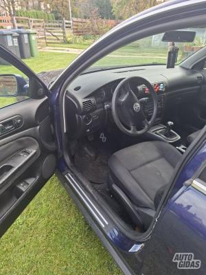 Blue Volkswagen Passat 2003 in Vilnius, with an engine capacity of 1.60 L and mileage of 284 thousand km for 1100 €, photo 5 on AUTOMOTO.COM.LV