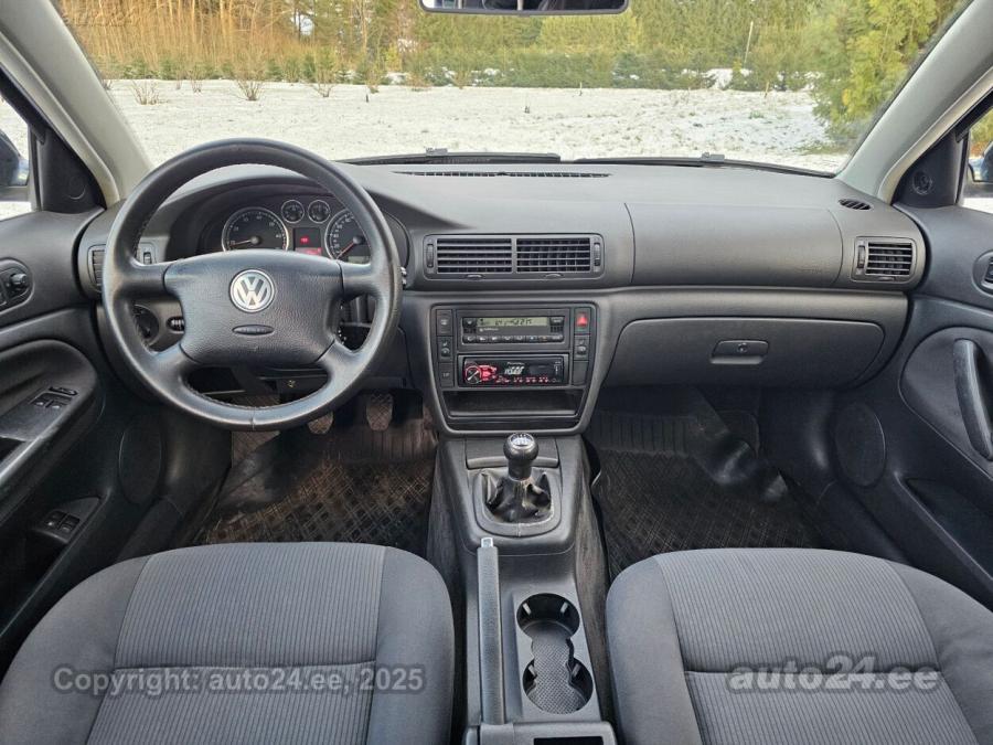 Zils Volkswagen Passat 2004 Tallina, ar dzinēja tilpumu 1.80 L un nobraukumu 241 tūkst. km par 2100 €, foto 10 vietnē AUTOMOTO.COM.LV