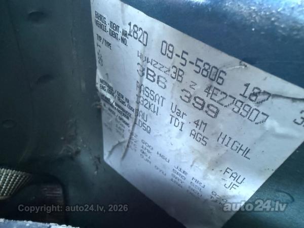 Синий Фольксваген Пассат 2004 в Тарту, объемом двигателя 2.50 л и пробегом 287 тыс. км за 1900 €, фото 11 на AUTOMOTO.COM.LV