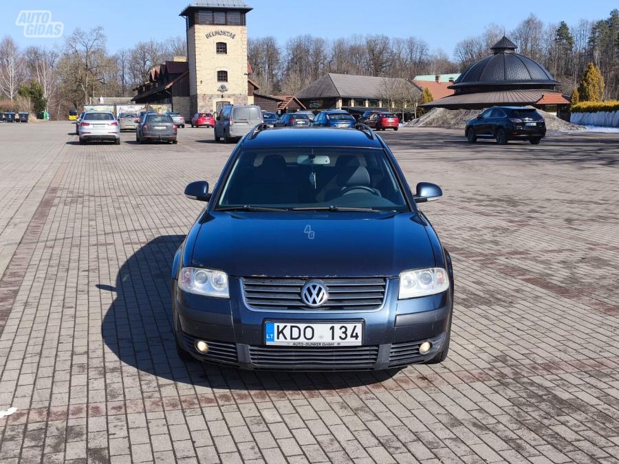 Blue Volkswagen Passat 2004 in Vilnius, with an engine capacity of 1.90 L and mileage of 344 thousand km for 1450 €, photo 2 on AUTOMOTO.COM.LV