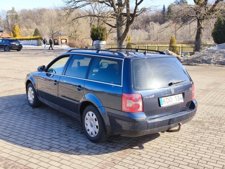 Blue Volkswagen Passat 2004 in Vilnius, with an engine capacity of 1.90 L and mileage of 344 thousand km for 1450 €, photo 5 on AUTOMOTO.COM.LV