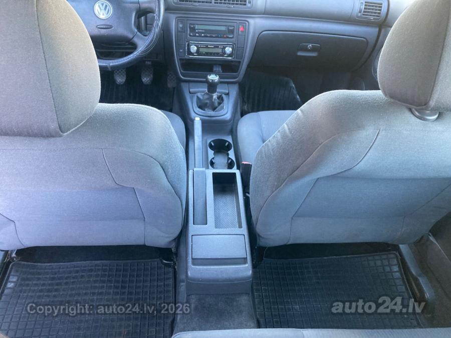 Zils Volkswagen Passat 2004 Elva, ar dzinēja tilpumu 1.90 L un nobraukumu 320 tūkst. km par 2200 €, foto 22 vietnē AUTOMOTO.COM.LV