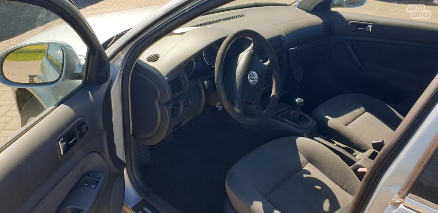 Blue Volkswagen Passat 2004 in Kedainiai, with an engine capacity of 1.60 L and mileage of 286 thousand km for 2150 €, photo 12 on AUTOMOTO.COM.LV