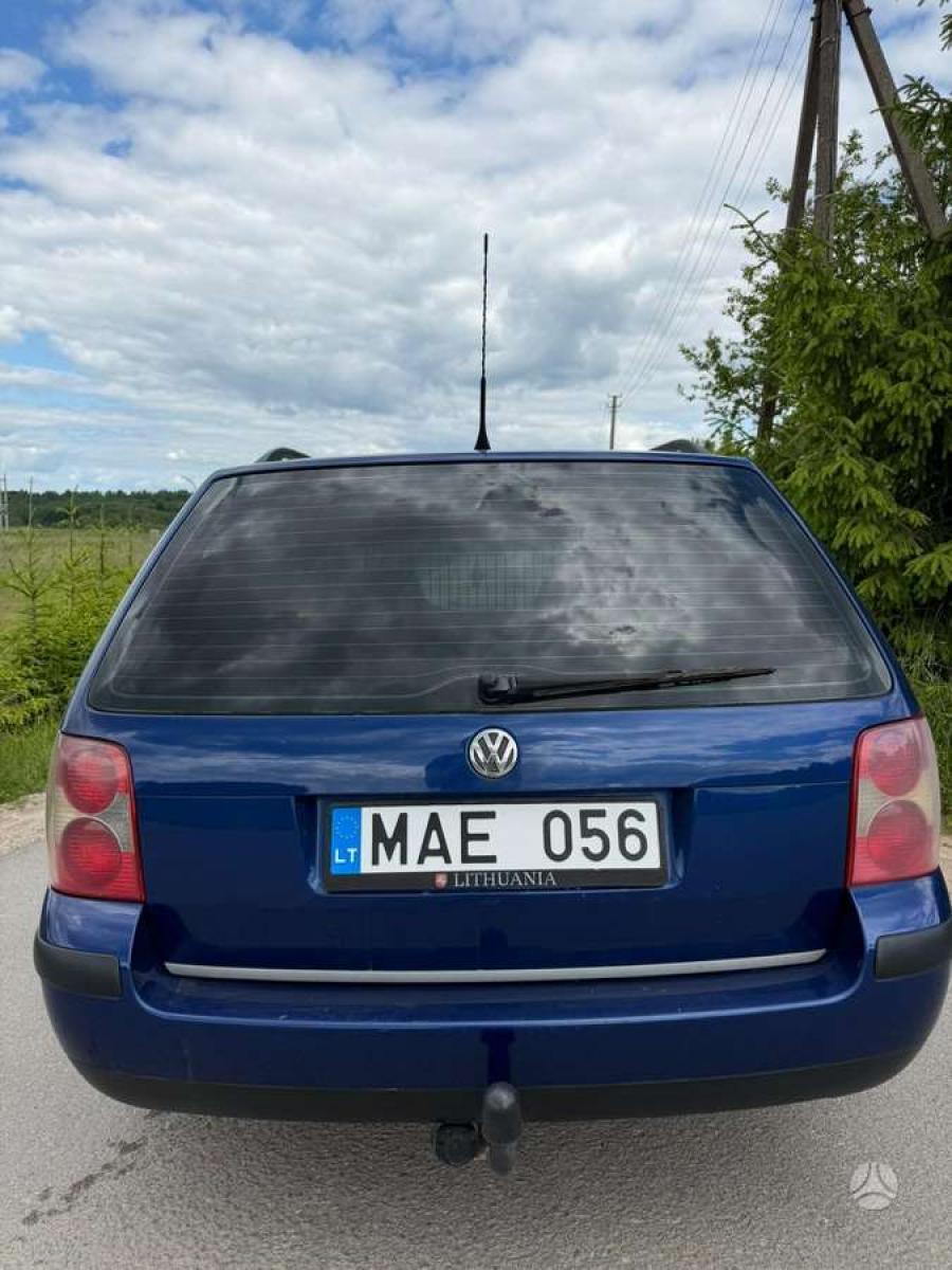 Blue Volkswagen Passat 2004 in Vilnius, with an engine capacity of 1.90 L and mileage of 361 thousand km for 2500 €, photo 3 on AUTOMOTO.COM.LV