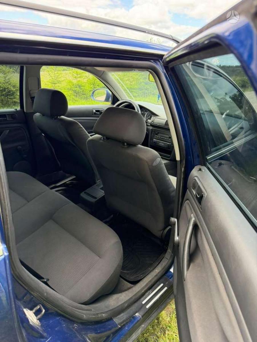 Blue Volkswagen Passat 2004 in Vilnius, with an engine capacity of 1.90 L and mileage of 361 thousand km for 2500 €, photo 8 on AUTOMOTO.COM.LV