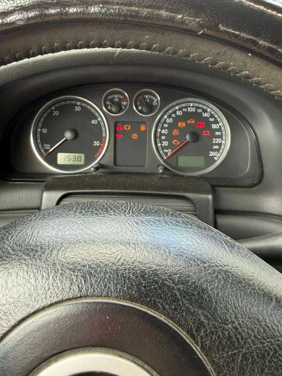 Blue Volkswagen Passat 2004 in Vilnius, with an engine capacity of 1.90 L and mileage of 361 thousand km for 2500 €, photo 15 on AUTOMOTO.COM.LV
