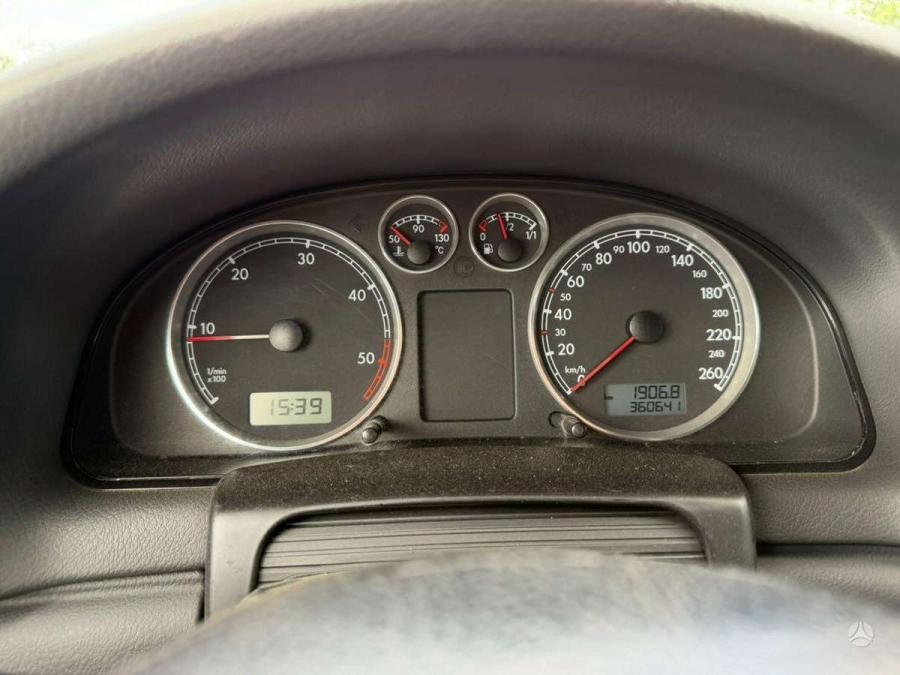 Blue Volkswagen Passat 2004 in Vilnius, with an engine capacity of 1.90 L and mileage of 361 thousand km for 2500 €, photo 16 on AUTOMOTO.COM.LV