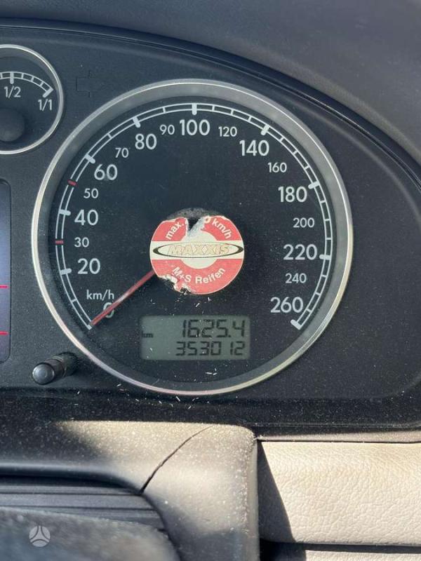 Zils Volkswagen Passat 2004 Klaipėda, ar dzinēja tilpumu 2.50 L un nobraukumu 353 tūkst. km par 1200 €, foto 8 vietnē AUTOMOTO.COM.LV