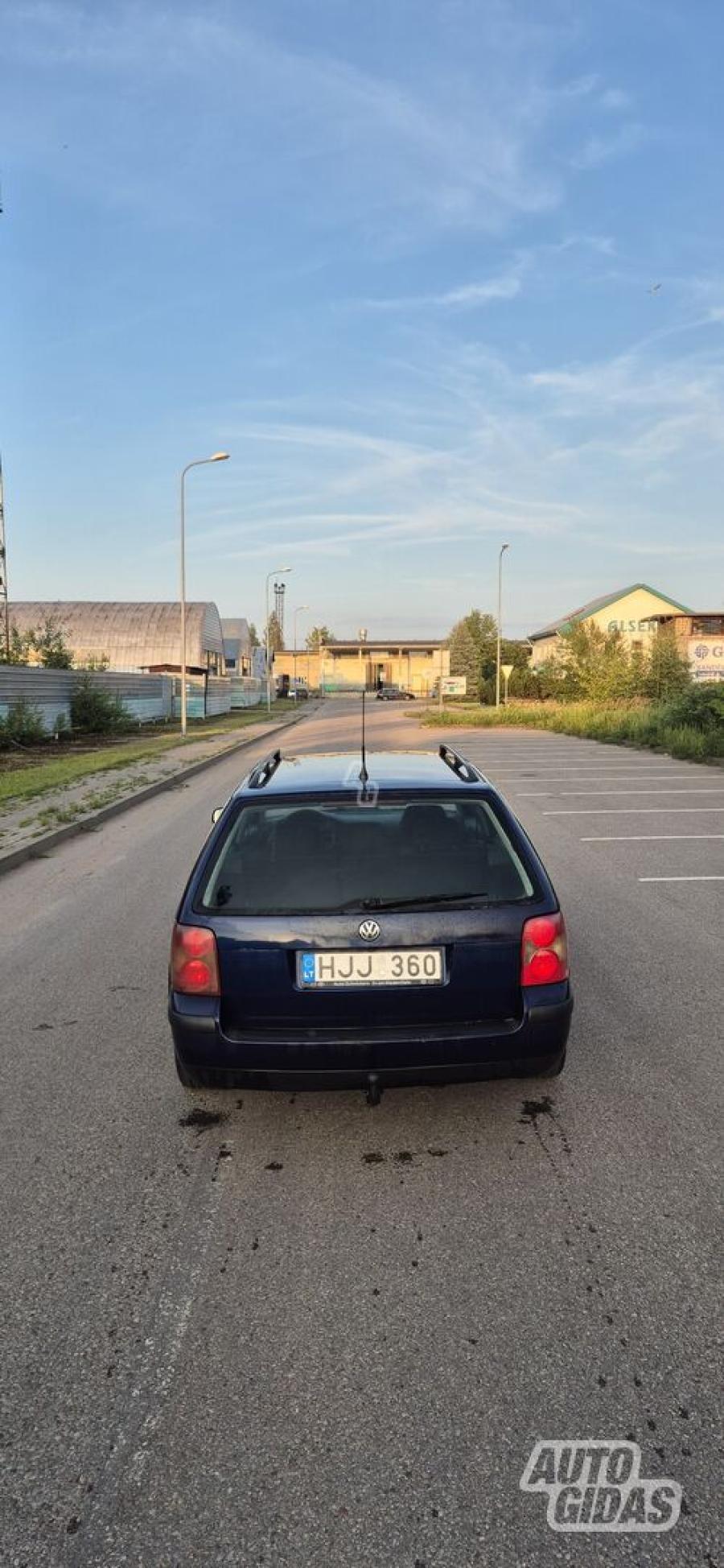 Blue Volkswagen Passat 2004 in Alytus, with an engine capacity of 1.90 L and mileage of 373 thousand km for 1350 €, photo 5 on AUTOMOTO.COM.LV