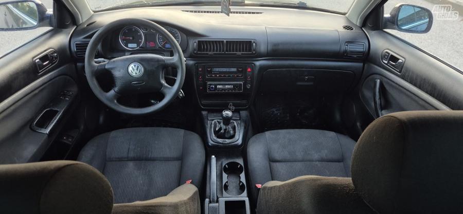 Blue Volkswagen Passat 2004 in Alytus, with an engine capacity of 1.90 L and mileage of 373 thousand km for 1350 €, photo 10 on AUTOMOTO.COM.LV