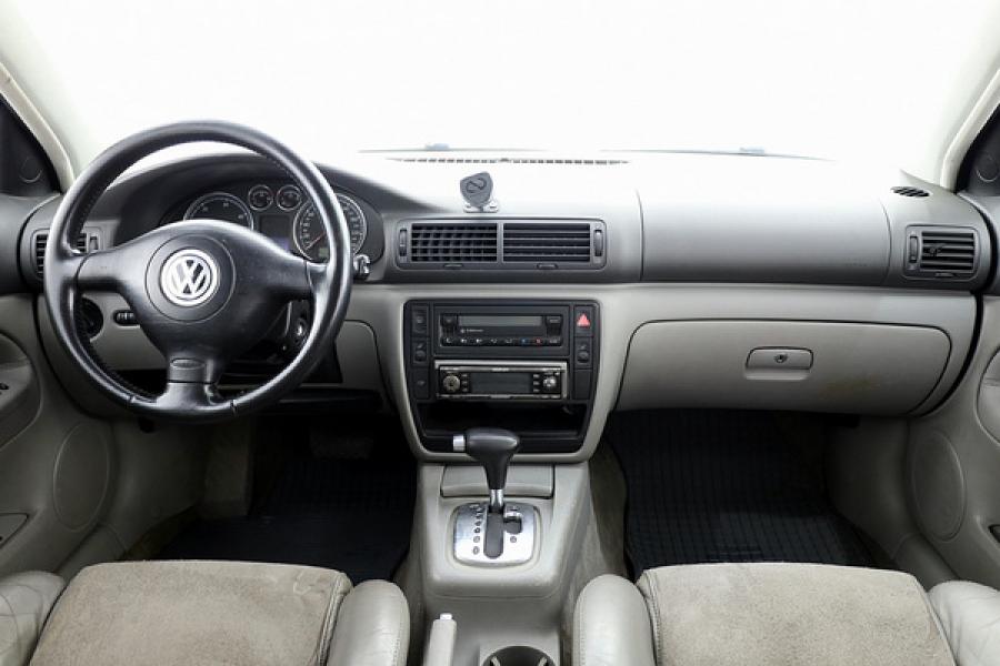 Zils Volkswagen Passat 2004 Tallina, ar dzinēja tilpumu 1.90 L un nobraukumu 396 tūkst. km par 1199 €, foto 6 vietnē AUTOMOTO.COM.LV