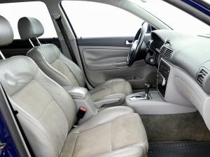 Zils Volkswagen Passat 2004 Tallina, ar dzinēja tilpumu 1.90 L un nobraukumu 396 tūkst. km par 1199 €, foto 7 vietnē AUTOMOTO.COM.LV