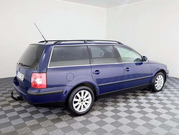 Blue Volkswagen Passat 2004 in Tallinn, with an engine capacity of 1.90 L and mileage of 396 thousand km for 1199 €, photo 11 on AUTOMOTO.COM.LV