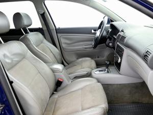 Zils Volkswagen Passat 2004 Tallina, ar dzinēja tilpumu 1.90 L un nobraukumu 396 tūkst. km par 1199 €, foto 14 vietnē AUTOMOTO.COM.LV