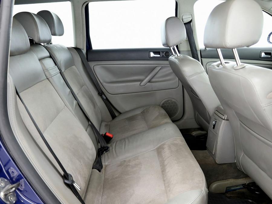 Zils Volkswagen Passat 2004 Tallina, ar dzinēja tilpumu 1.90 L un nobraukumu 396 tūkst. km par 1199 €, foto 15 vietnē AUTOMOTO.COM.LV