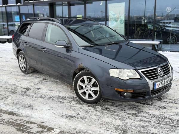 Blue Volkswagen Passat 2005 in Vilnius, with an engine capacity of 2.00 L and mileage of 320 thousand km for 1350 €, photo 2 on AUTOMOTO.COM.LV