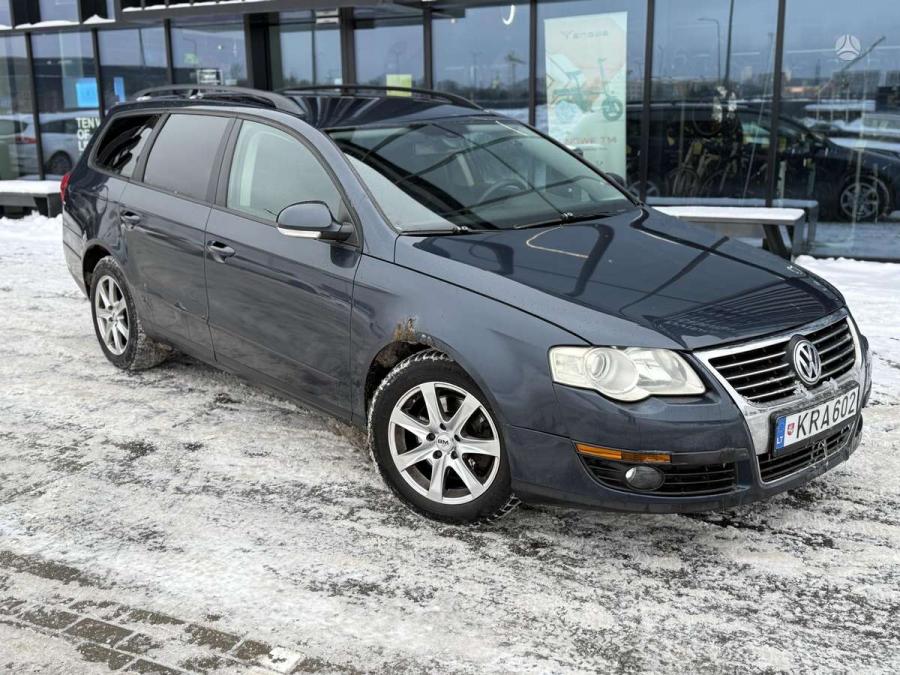 Blue Volkswagen Passat 2005 in Vilnius, with an engine capacity of 2.00 L and mileage of 320 thousand km for 1350 €, photo 2 on AUTOMOTO.COM.LV