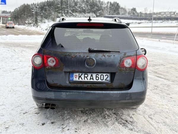 Blue Volkswagen Passat 2005 in Vilnius, with an engine capacity of 2.00 L and mileage of 320 thousand km for 1350 €, photo 3 on AUTOMOTO.COM.LV