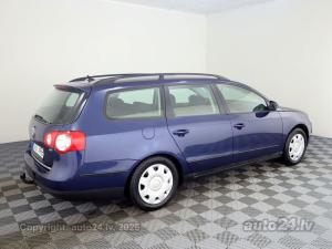 Blue Volkswagen Passat 2005 in Tallinn, with an engine capacity of 1.60 L and mileage of 202 thousand km for 1199 €, photo 3 on AUTOMOTO.COM.LV