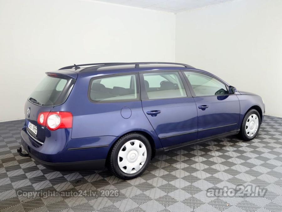 Blue Volkswagen Passat 2005 in Tallinn, with an engine capacity of 1.60 L and mileage of 202 thousand km for 1199 €, photo 3 on AUTOMOTO.COM.LV