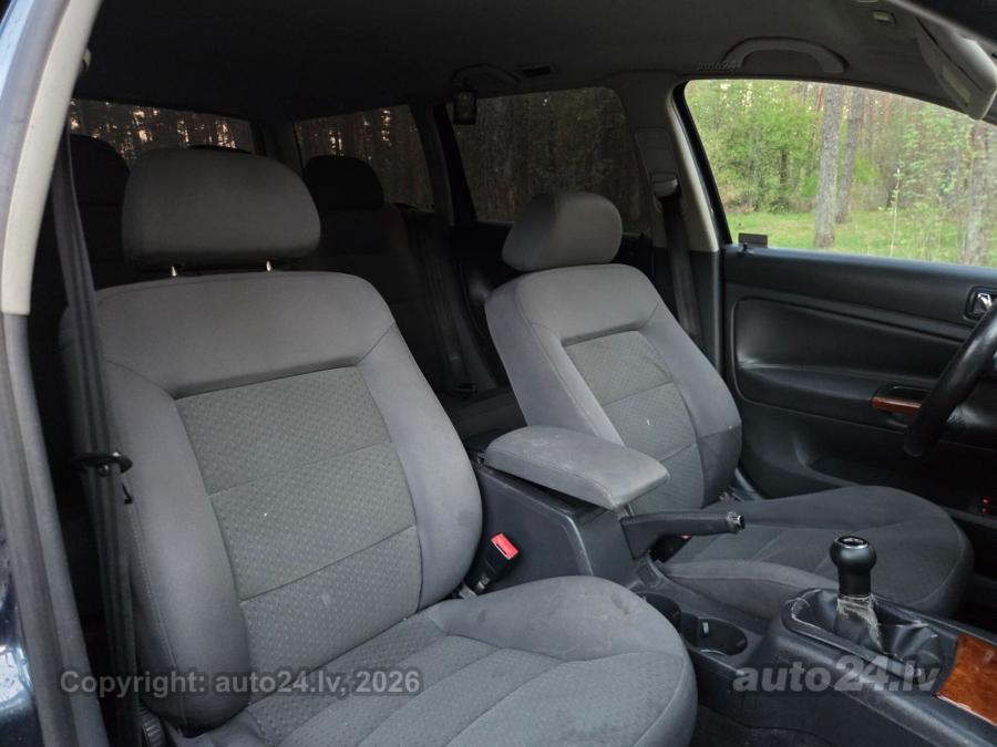 Zils Volkswagen Passat 2005 Tallina, ar dzinēja tilpumu 0.00 L un nobraukumu 440 tūkst. km par 1800 €, foto 9 vietnē AUTOMOTO.COM.LV
