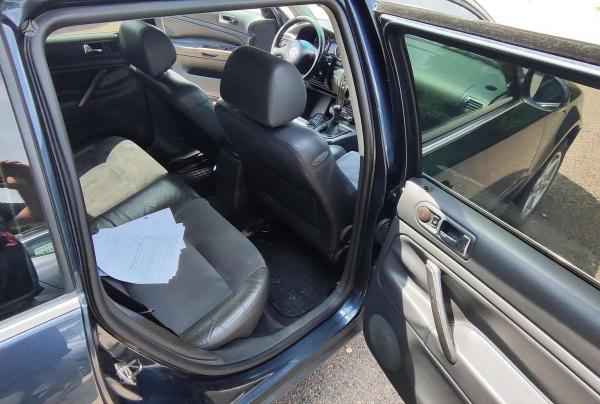 Blue Volkswagen Passat 2005 in Vilnius, with an engine capacity of 1.97 L and mileage of 274 thousand km for 1600 €, photo 9 on AUTOMOTO.COM.LV
