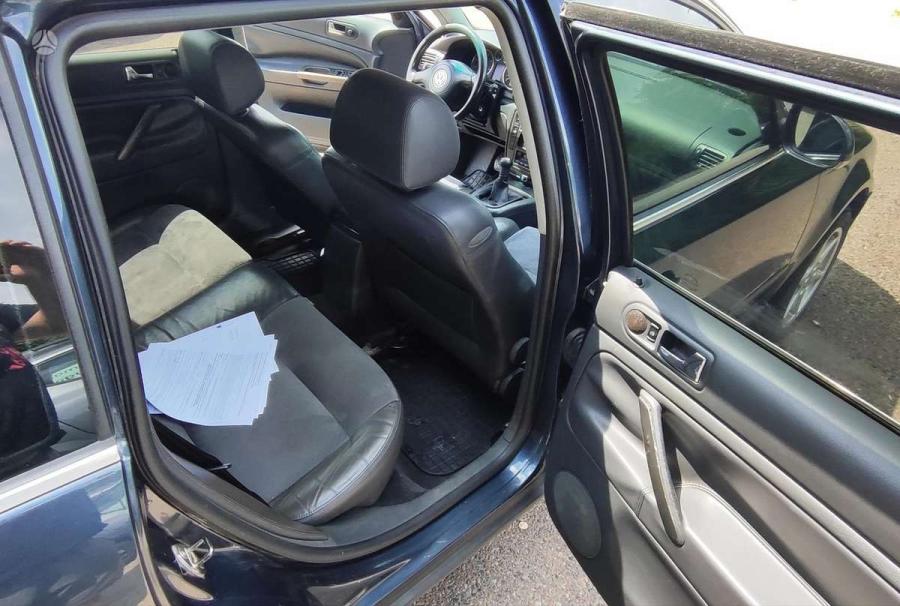 Blue Volkswagen Passat 2005 in Vilnius, with an engine capacity of 1.97 L and mileage of 274 thousand km for 1600 €, photo 10 on AUTOMOTO.COM.LV