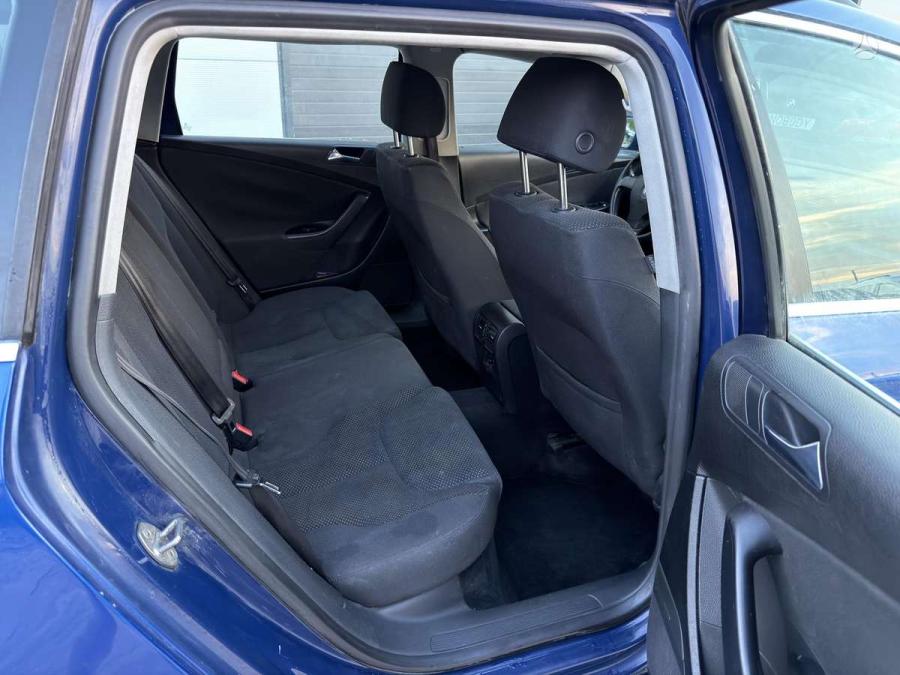 Zils Volkswagen Passat 2005 Viļņa, ar dzinēja tilpumu 1.90 L un nobraukumu 387 tūkst. km par 1100 €, foto 15 vietnē AUTOMOTO.COM.LV