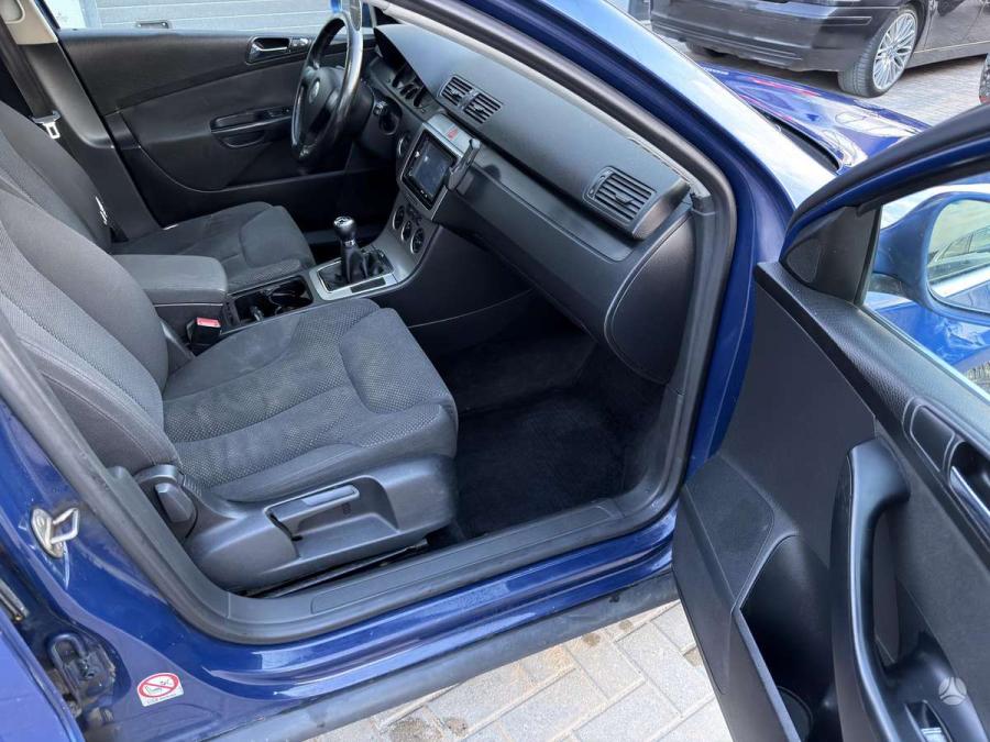 Zils Volkswagen Passat 2005 Viļņa, ar dzinēja tilpumu 1.90 L un nobraukumu 387 tūkst. km par 1100 €, foto 17 vietnē AUTOMOTO.COM.LV