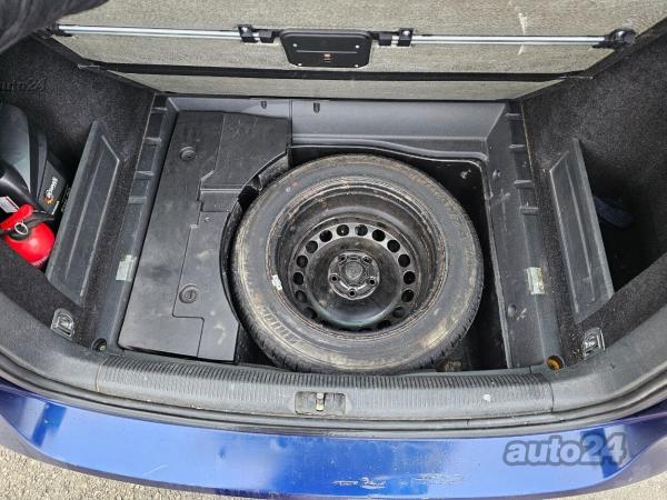 Blue Volkswagen Passat 2006 in Riga, with an engine capacity of 2.00 L and mileage of 240 thousand km for 2200 €, photo 11 on AUTOMOTO.COM.LV