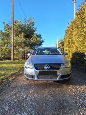 Blue Volkswagen Passat 2006 in Siauliai, with an engine capacity of 1.97 L and mileage of 333 thousand km for 600 €, photo  on AUTOMOTO.COM.LV