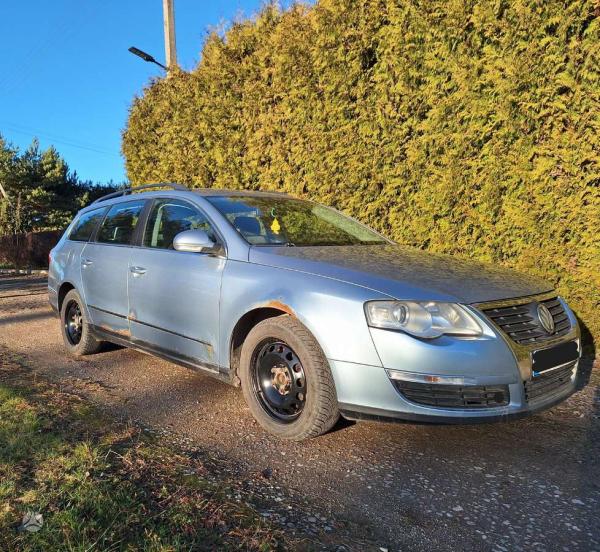 Blue Volkswagen Passat 2006 in Siauliai, with an engine capacity of 1.97 L and mileage of 333 thousand km for 600 €, photo 2 on AUTOMOTO.COM.LV